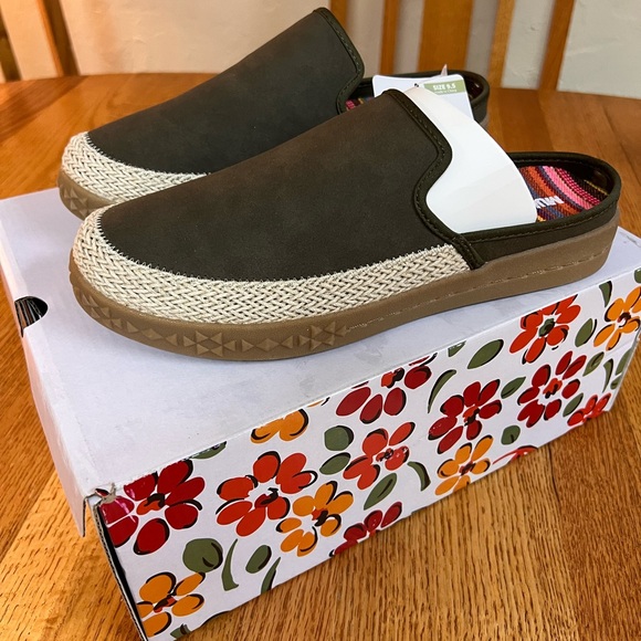 Muk Luks | Shoes | Muk Luks Brown And Cream Flats | Poshmark